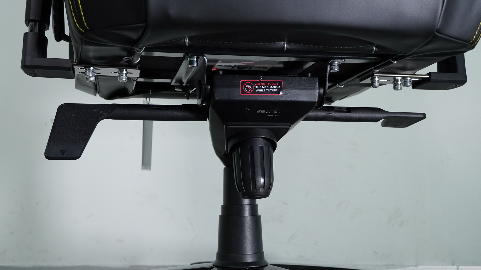 Melihat Lebih Dekat Kursi Gaming Spesial Bertema Pokemon dari Secretlab ...