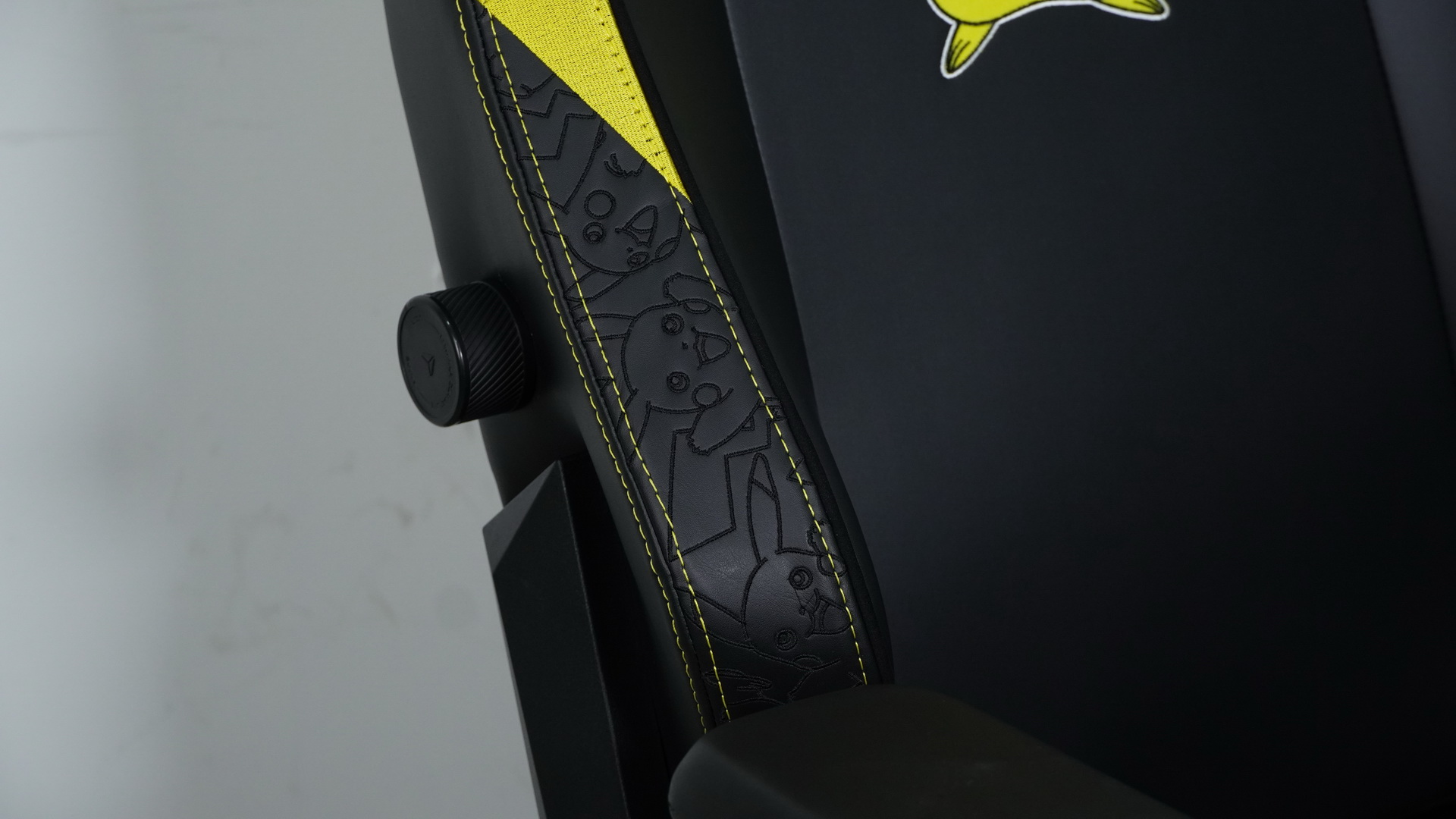 Melihat Lebih Dekat Kursi Gaming Spesial Bertema Pokemon dari Secretlab ...